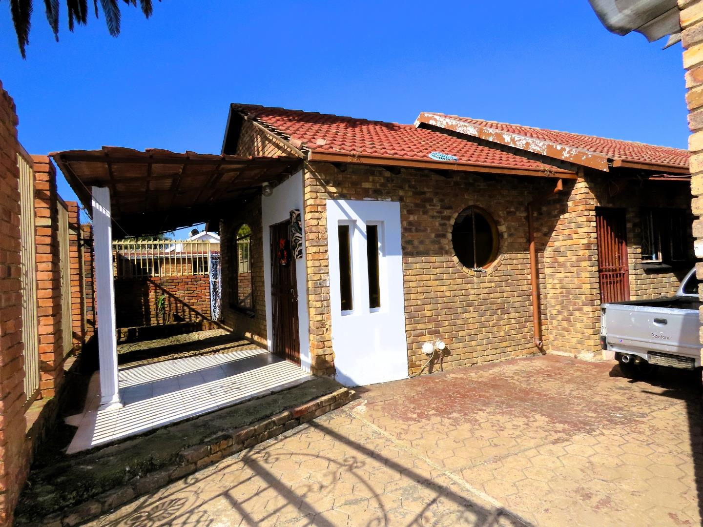 3 Bedroom House for sale in Eersterust - P24-115924123