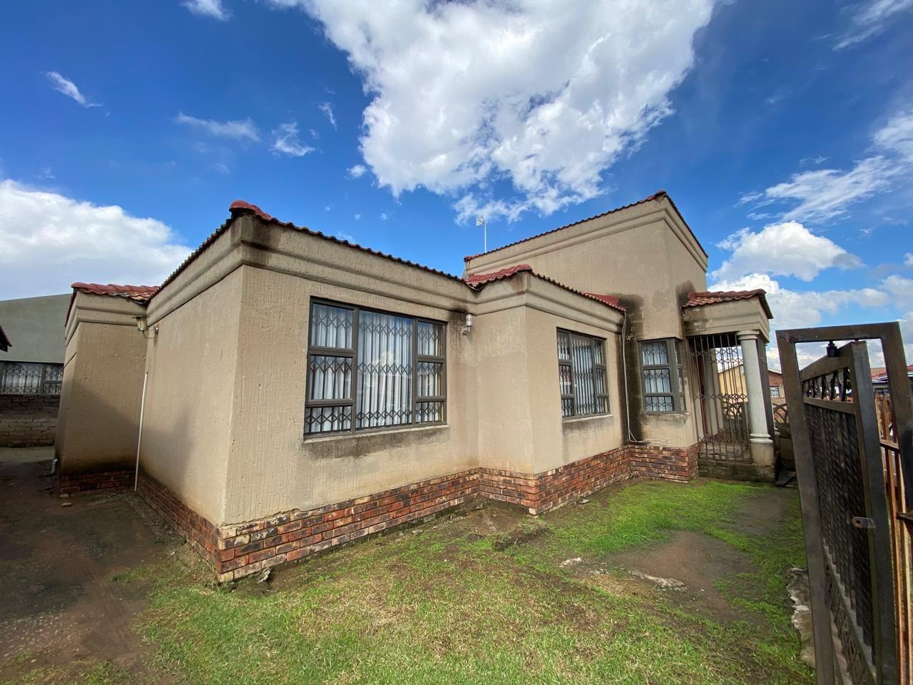 3 Bedroom House for sale in Sebokeng Zone 17 - P24-115924669
