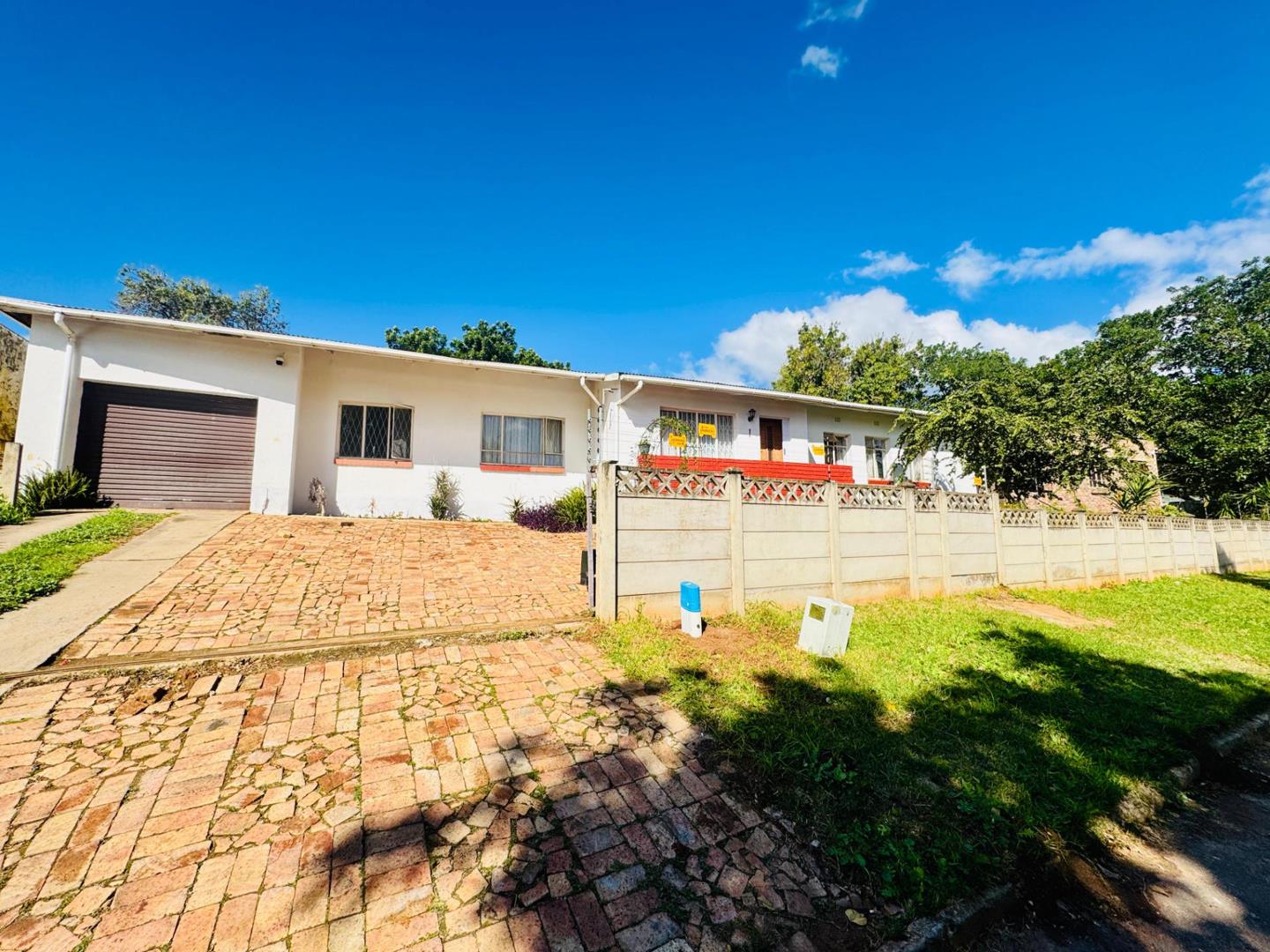 5 Bedroom House for sale in Grahamstown Central - P24-115924996