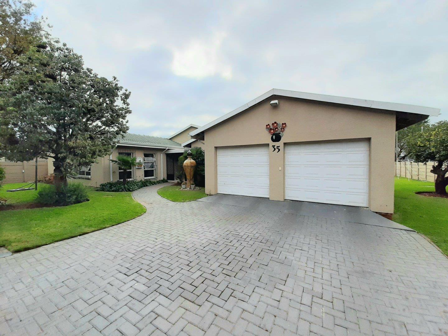 4 Bedroom House for sale in Helikon Park - 35 Patrys Avenue - P24-115927898