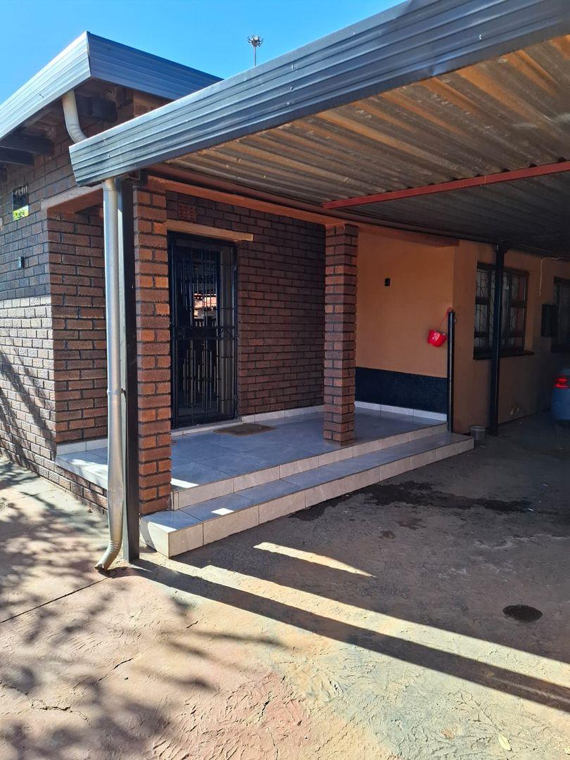3 Bedroom House to rent in Sebokeng Central - P24-115929130