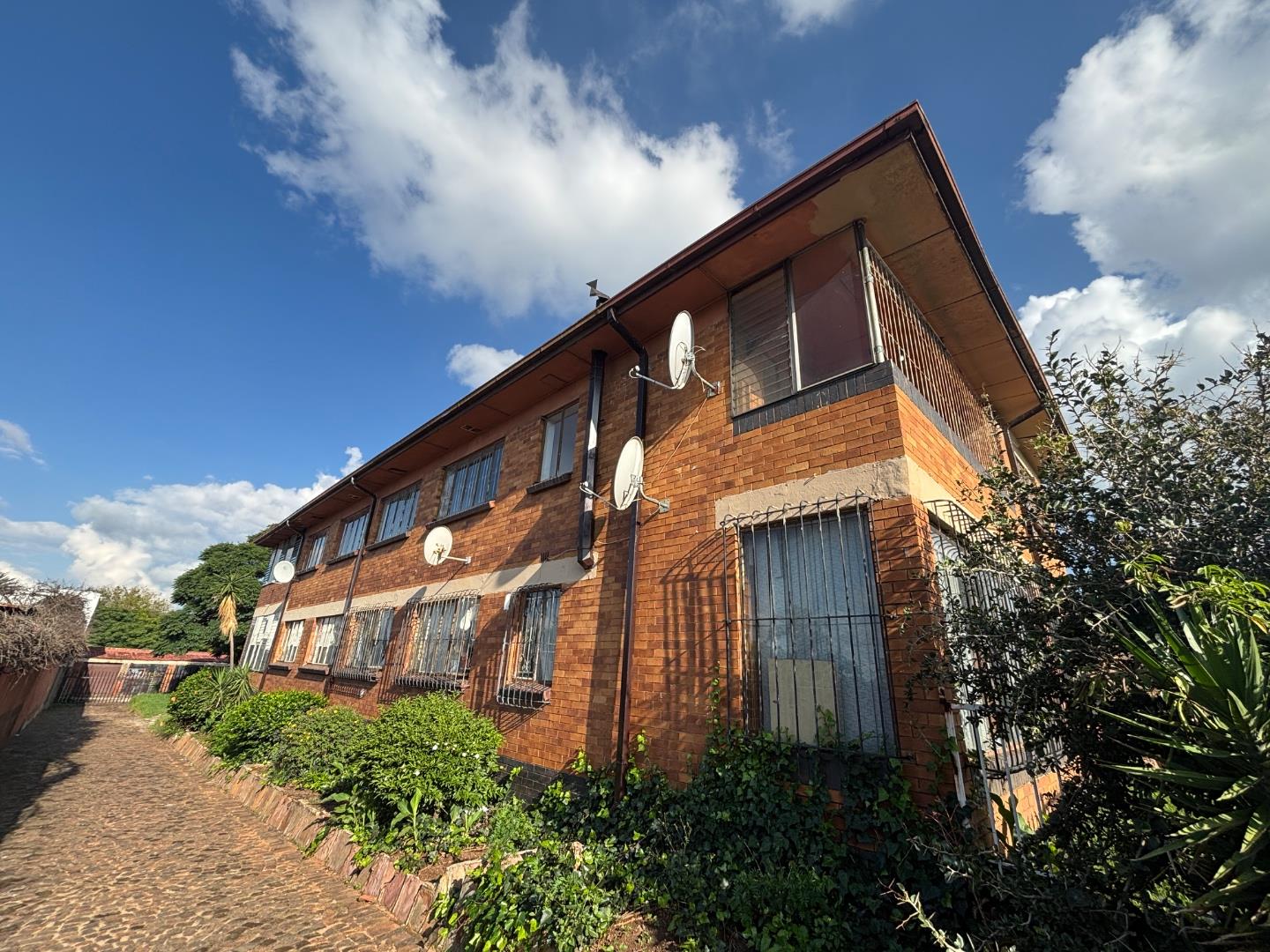 8 Bedroom Apartment / flat for sale in Rosettenville - P24-115932917