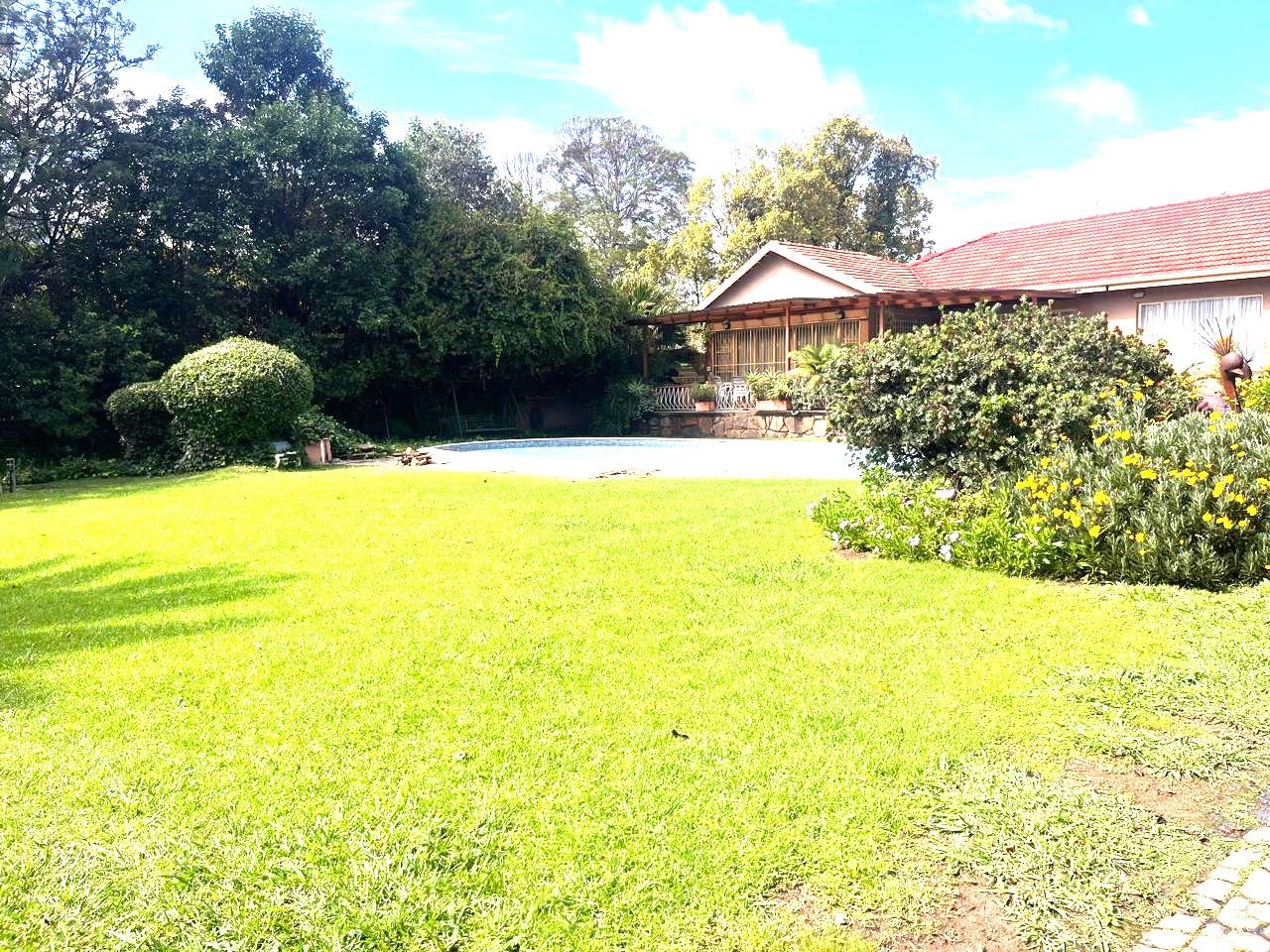 4 Bedroom House for sale in Mondeor - P24-115933633