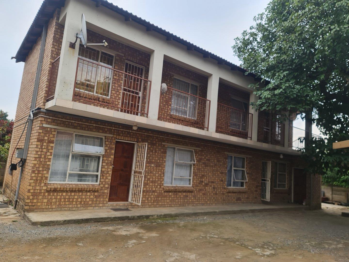 8 Bedroom Apartment / flat for sale in Oos Einde - P24-115937209