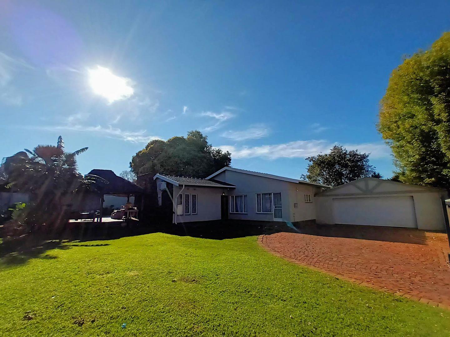 3 Bedroom House for sale in Doringkloof - P24-117018512