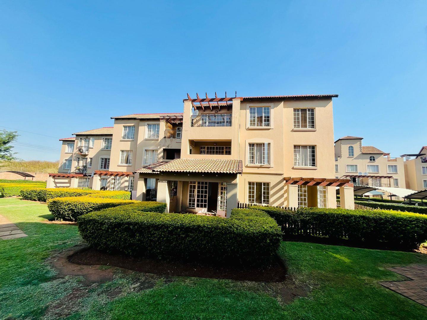 3 Bedroom Apartment / flat for sale in Castleview - P24-115948636
