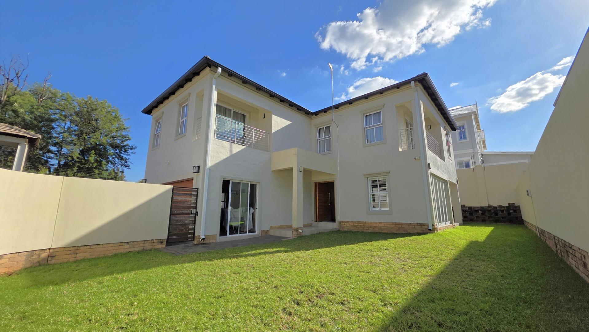 4 Bedroom House for sale in Bryanston - P24-115948751