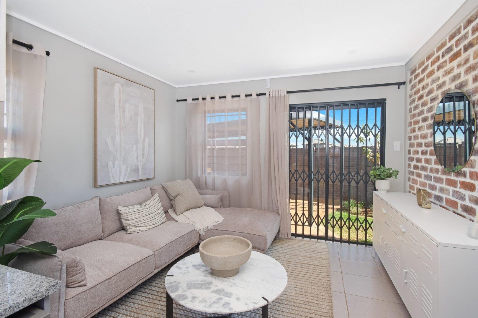 3 Bedroom House for sale in Alrode South - P24-116311270