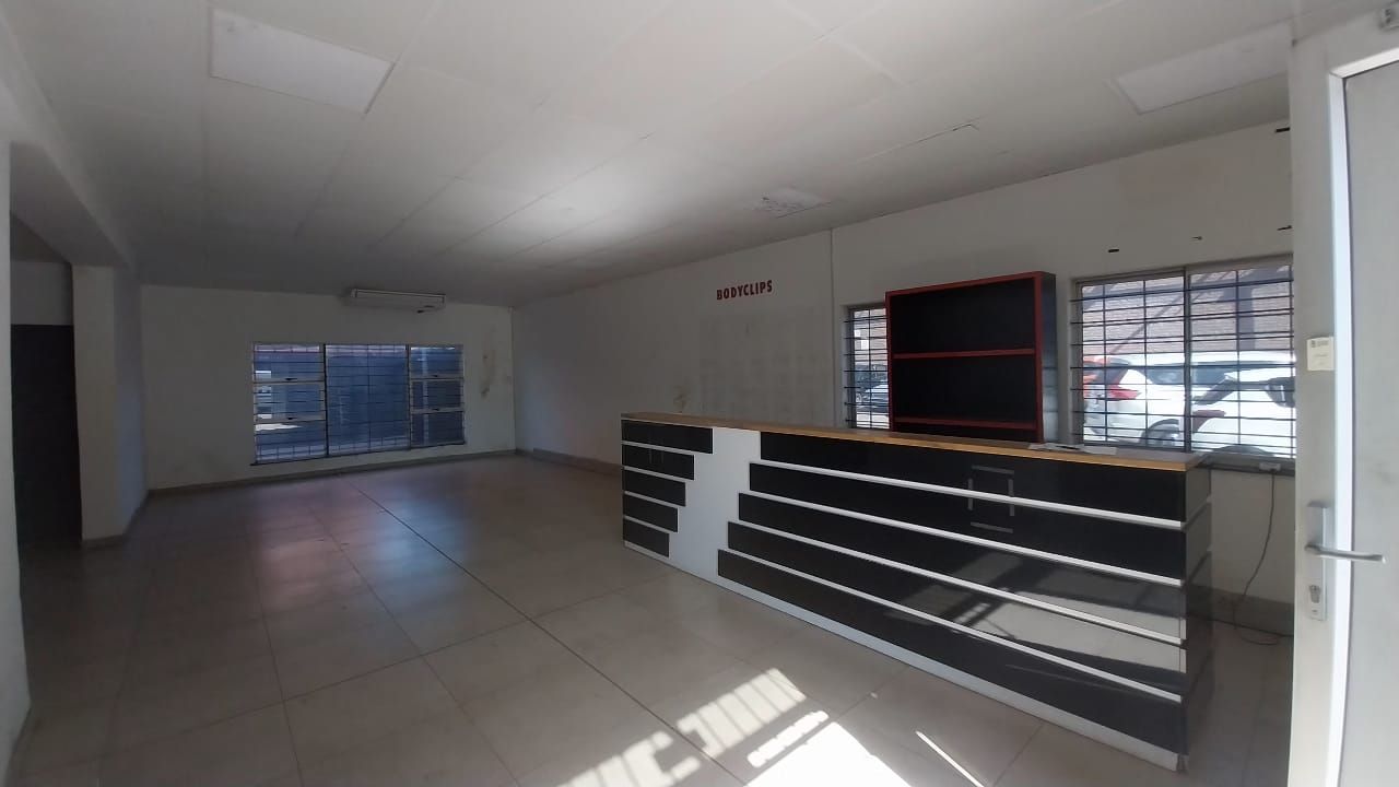 Commercial property to rent in Rossburgh - P24-115951724