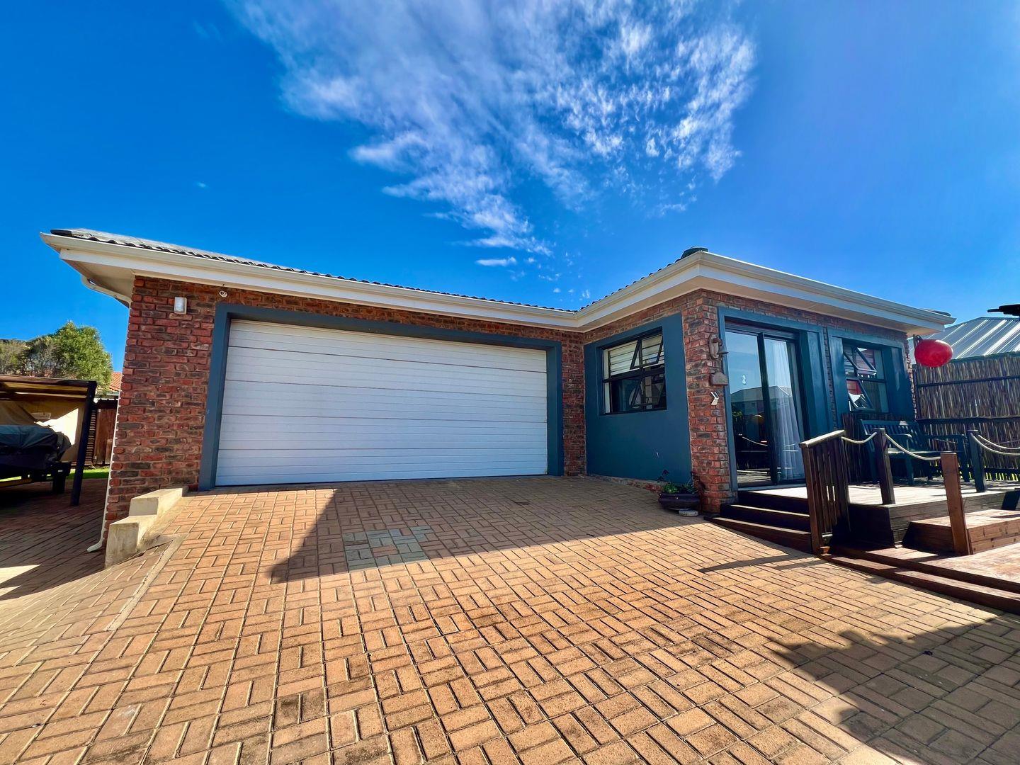 3 Bedroom House for sale in Stilbaai Wes - 6 Stompneus - P24-115952652