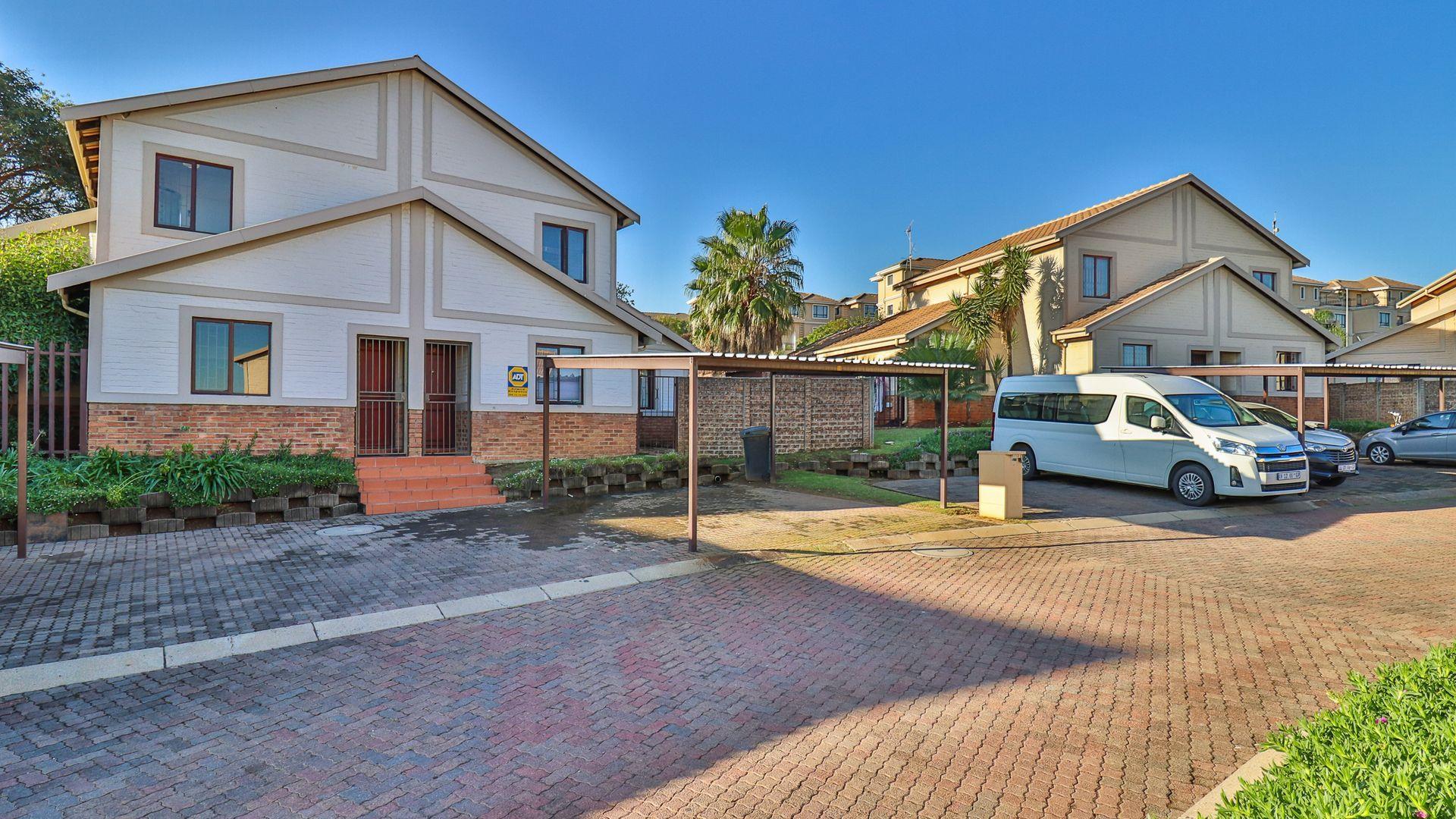 3 Bedroom Townhouse for sale in Carlswald - P24-115257794