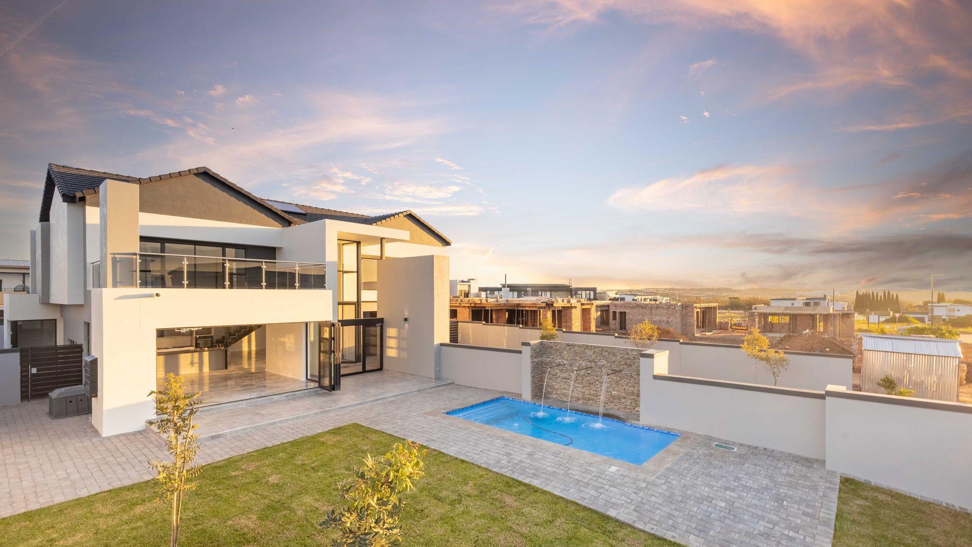 4 Bedroom House for sale in Midstream Heights - P24-115980513