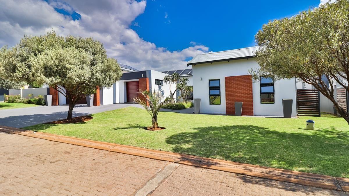 4 Bedroom House for sale in Copperleaf Estate - P24-115960462