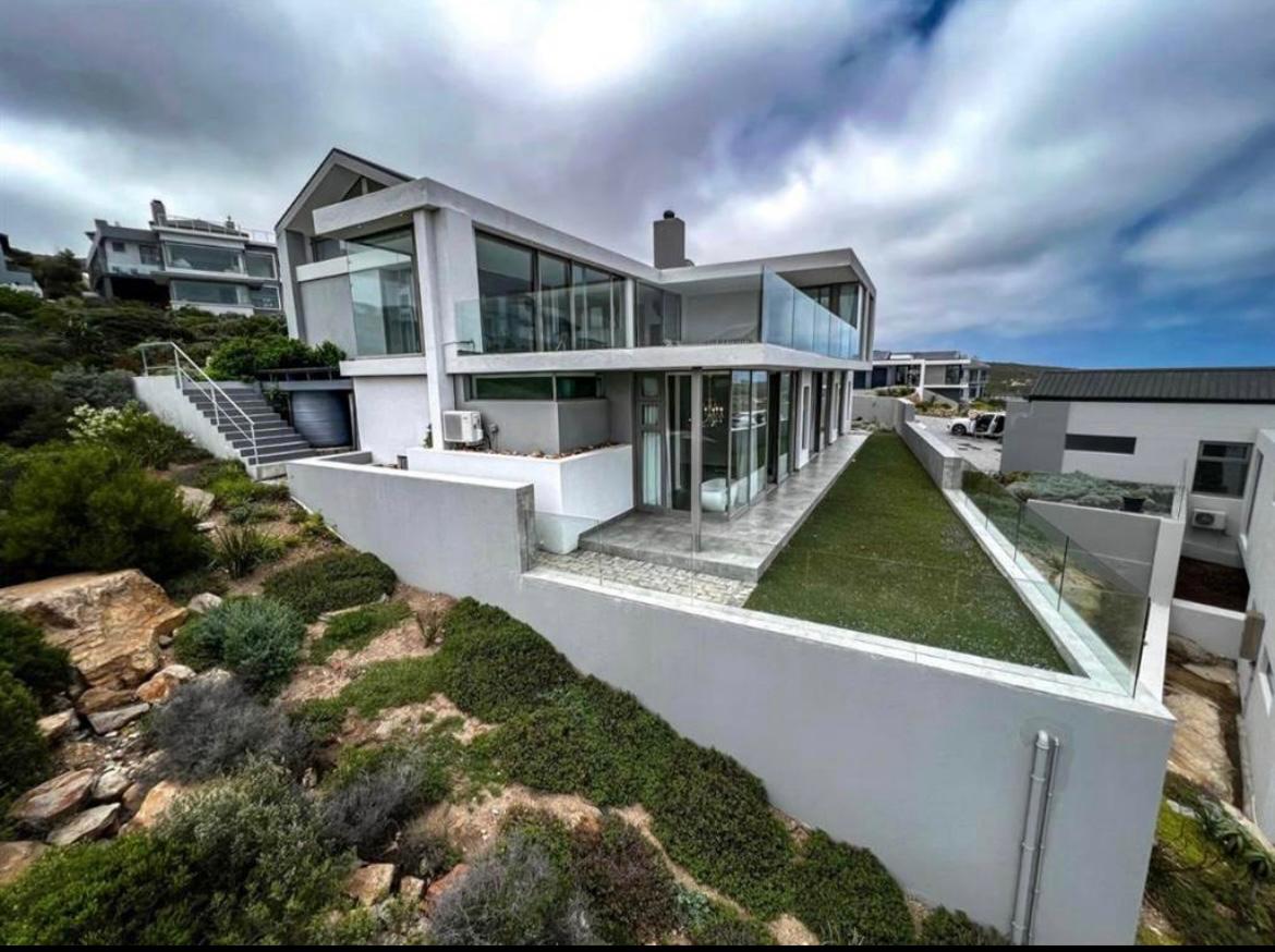 5 Bedroom House for sale in Pinnacle Point Golf Estate - P24-115978481