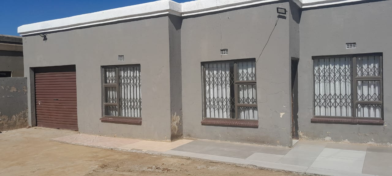 3 Bedroom House for sale in Tsakane Ext 8 - P24-115979763