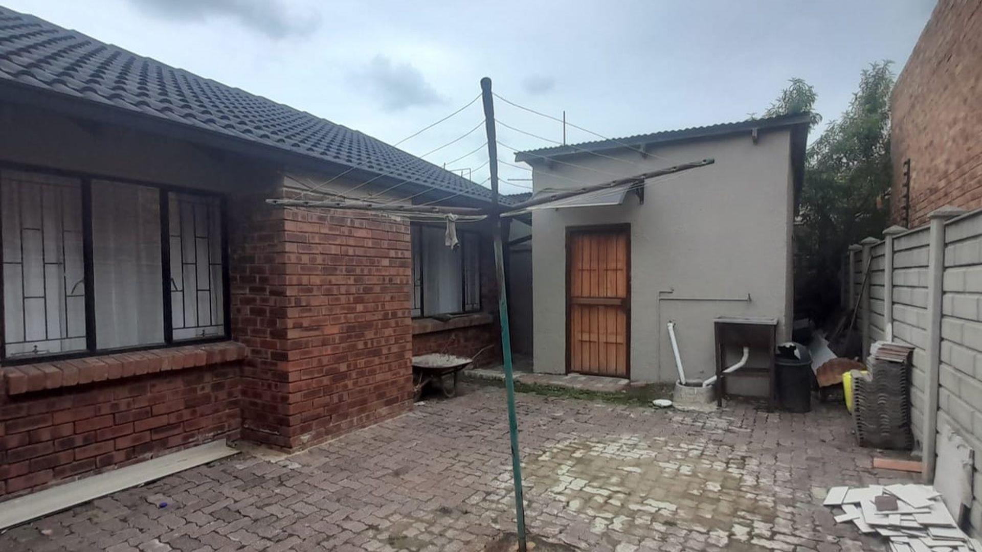 3 Bedroom House for sale in Embalenhle - P24-115981438