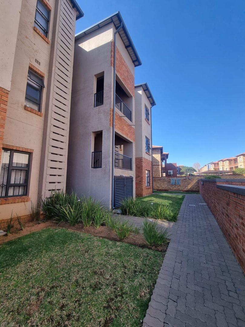 2 Bedroom Townhouse for sale in Bergbron - 11 Kenton, 1348 Giants ...
