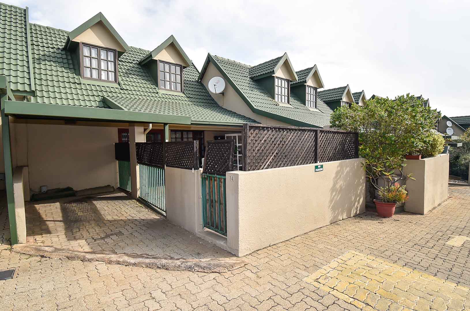 2 Bedroom Townhouse for sale in Weltevreden Park - 825 Rugby St - P24 ...