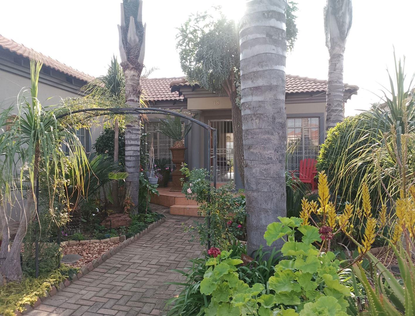 3 Bedroom House for sale in Brakpan North - P24-115983551