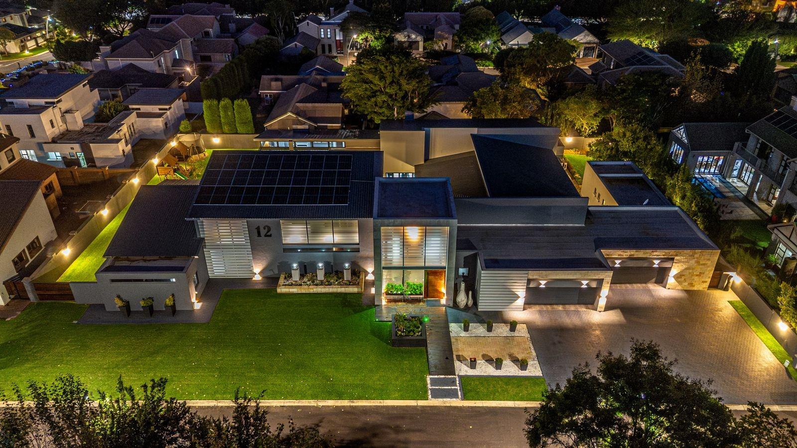 5 Bedroom House for sale in Midstream Estate - P24-115641018