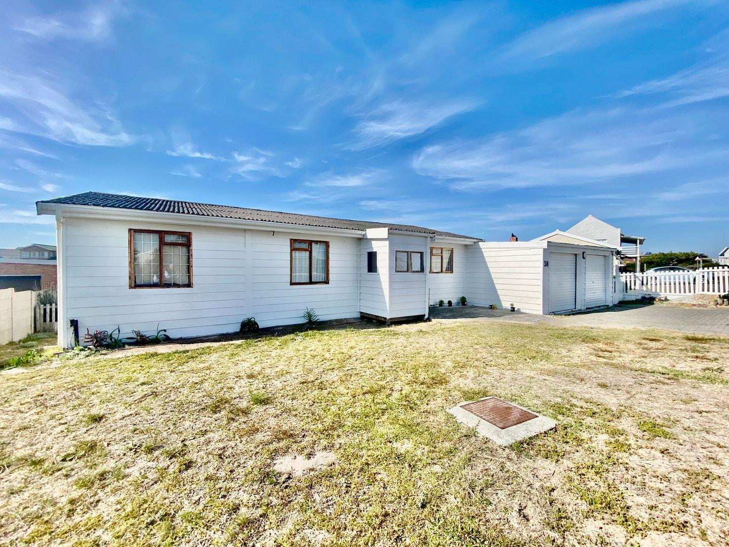 3 Bedroom House for sale in Pearly Beach - 38 Rotunda Way - P24-115990195