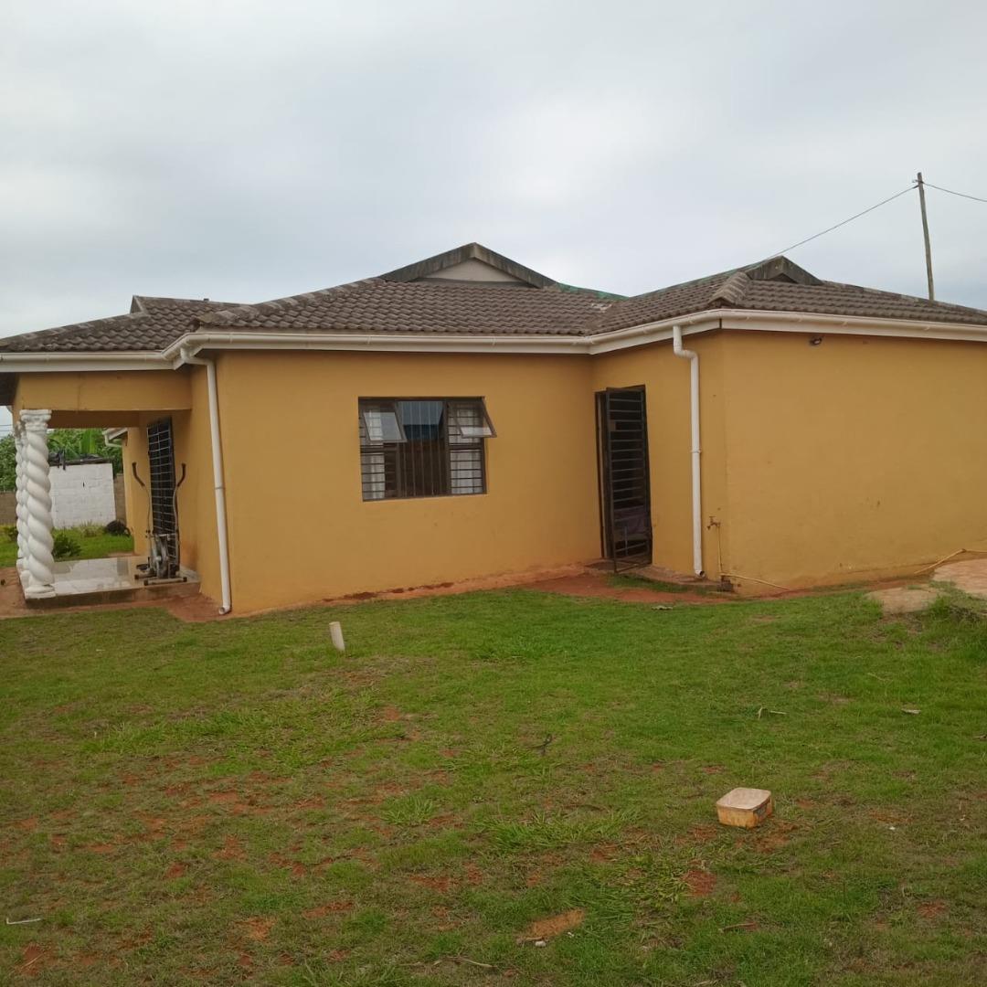 4 Bedroom House for sale in Umgababa - P24-115996380