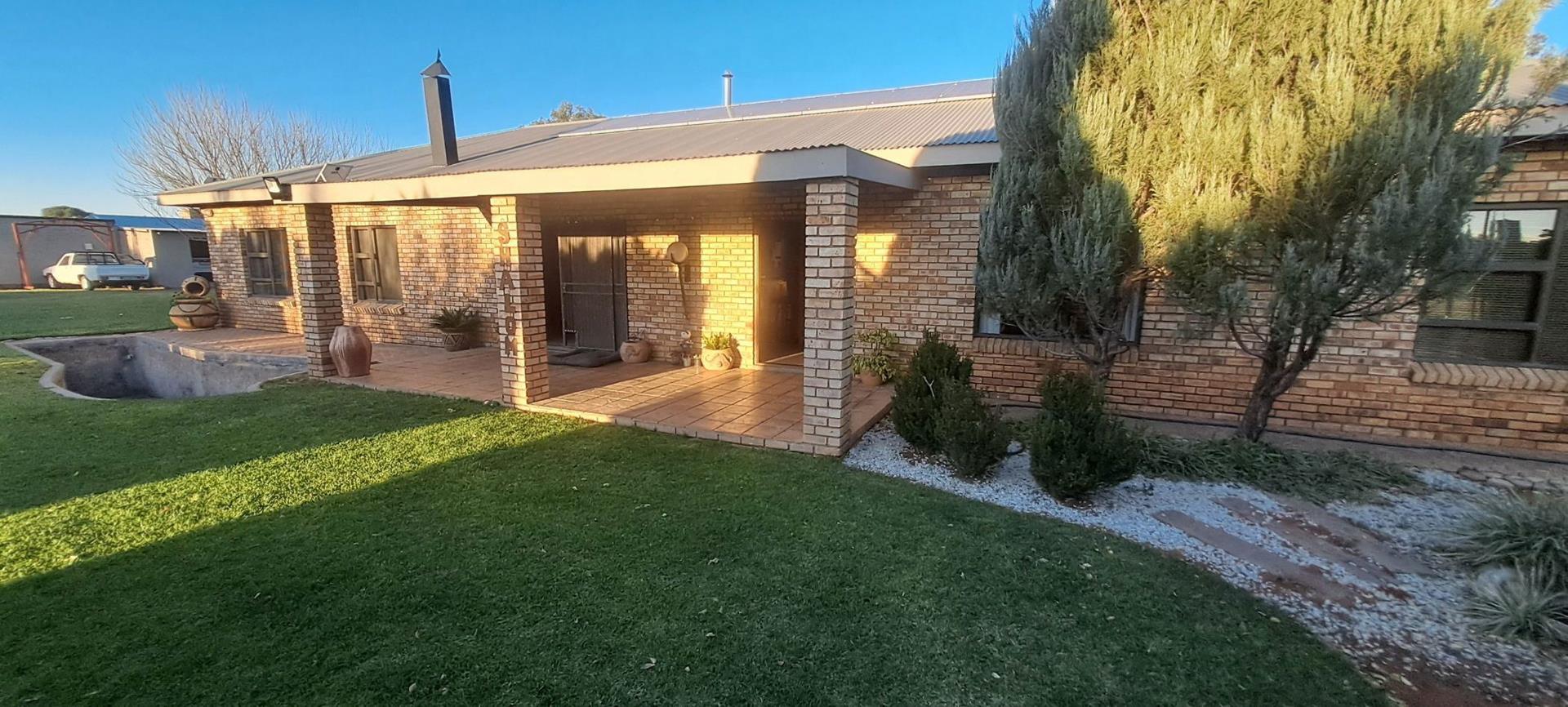 4 Bedroom House for sale in Modderrivier - 97 Kimberley Plase - P24 ...