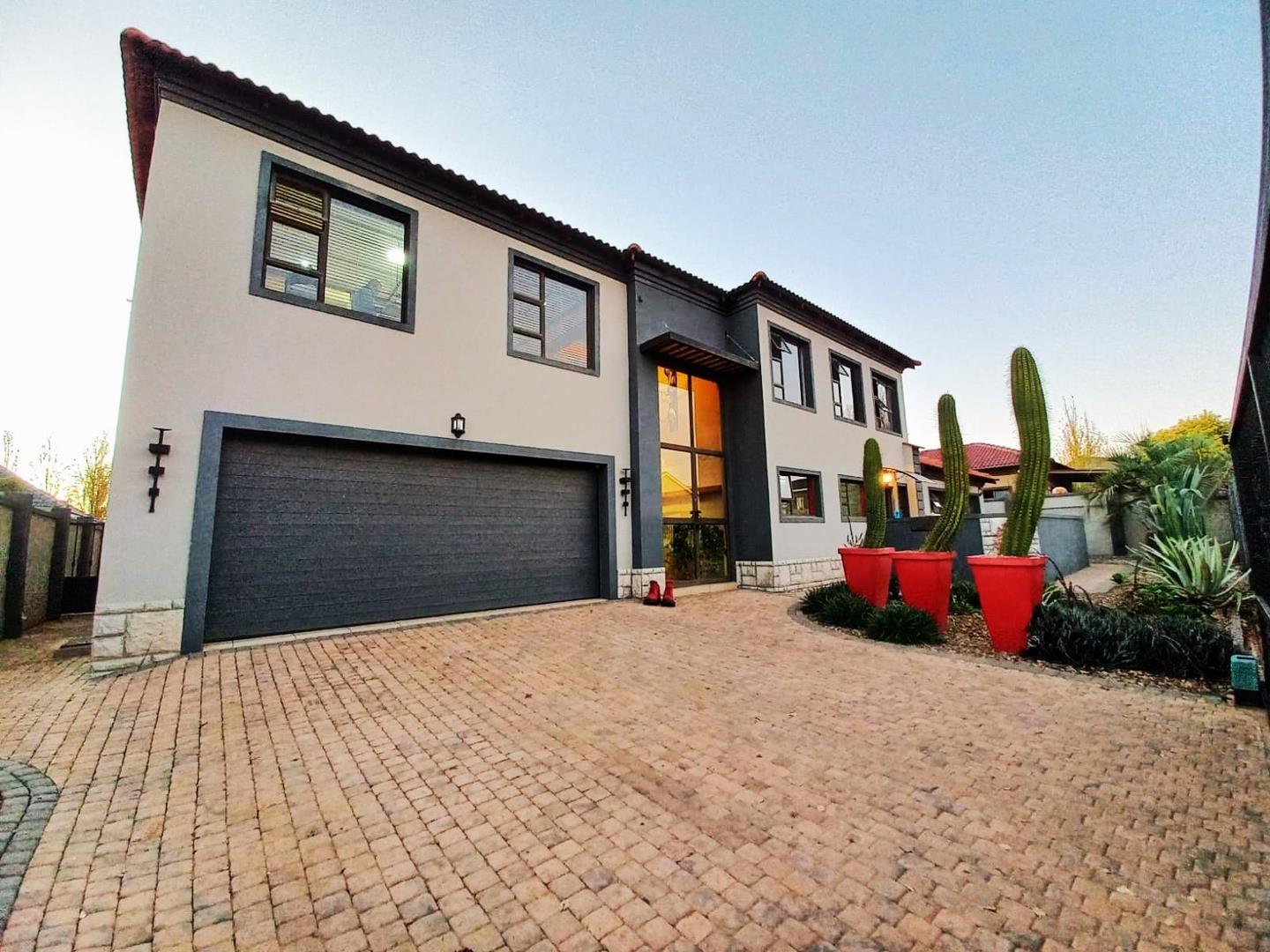 5 Bedroom House for sale in Tuscany Ridge - P24-116006632