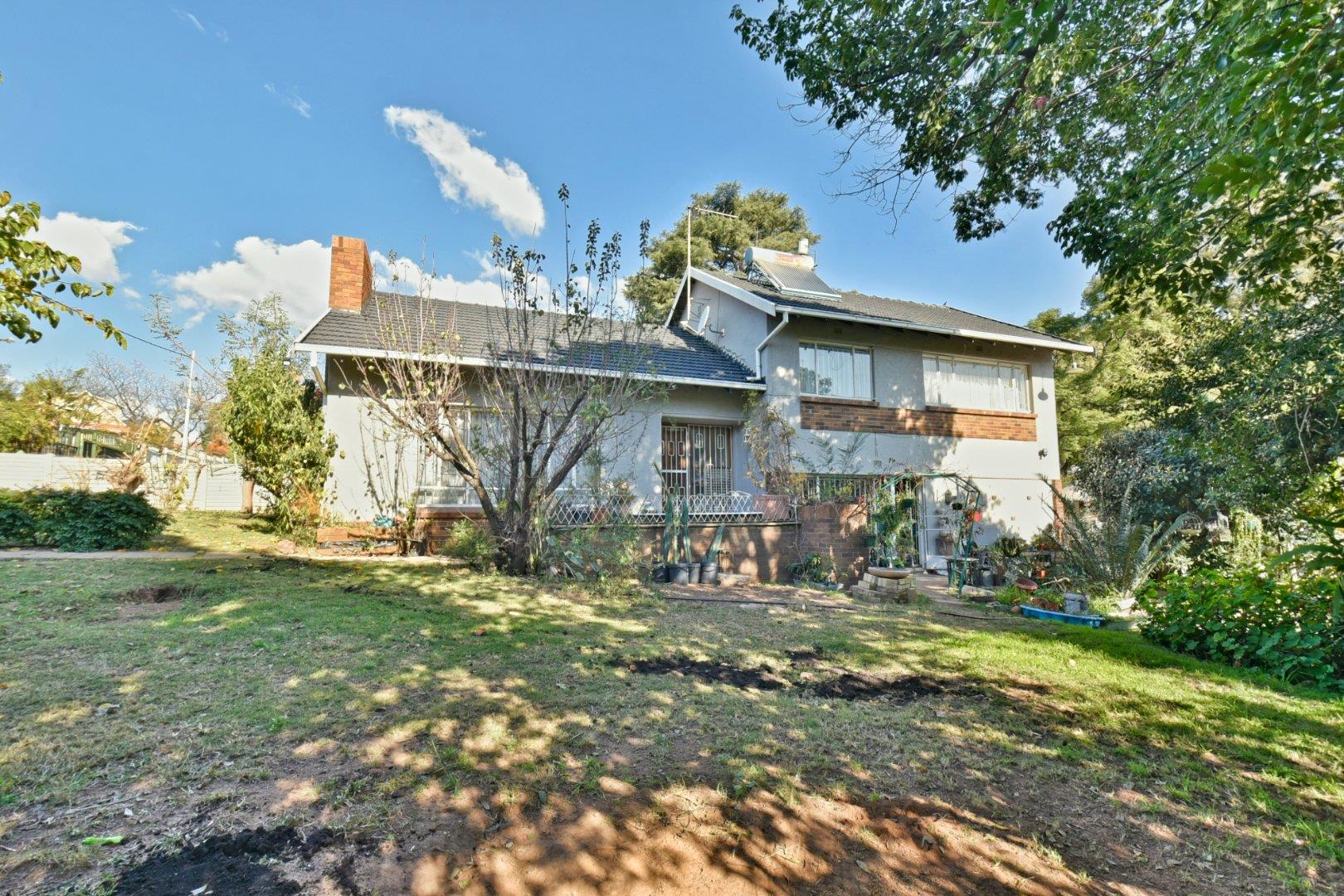 5 Bedroom House for sale in Mondeor - P24-116009001