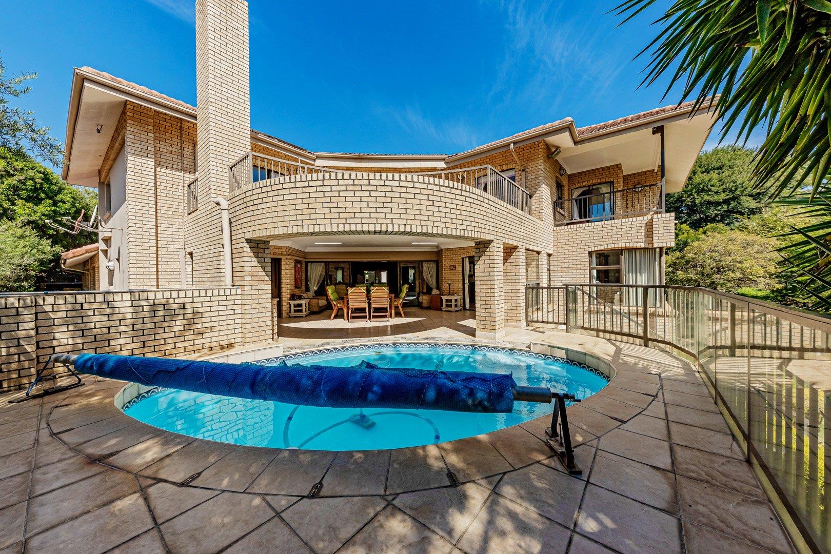 7 Bedroom House for sale in Featherbrooke Estate - P24-116011669