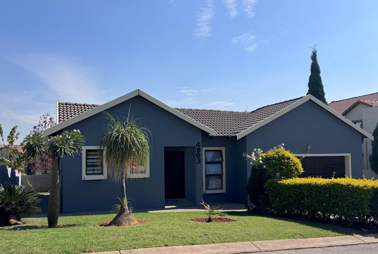 3 Bedroom House for sale in Kosmosdal - P24-116013292