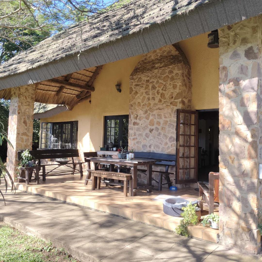 3 Bedroom House for sale in Gillitts - P24-115991869