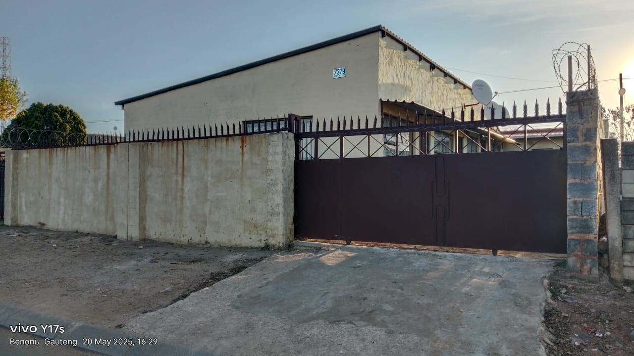 7 Bedroom House for sale in Daveyton - P24-116022709