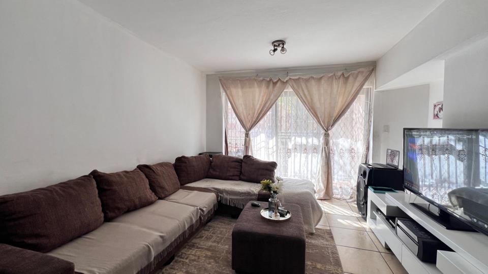 2 Bedroom Apartment / flat for sale in Randburg Central - 313 Main ...