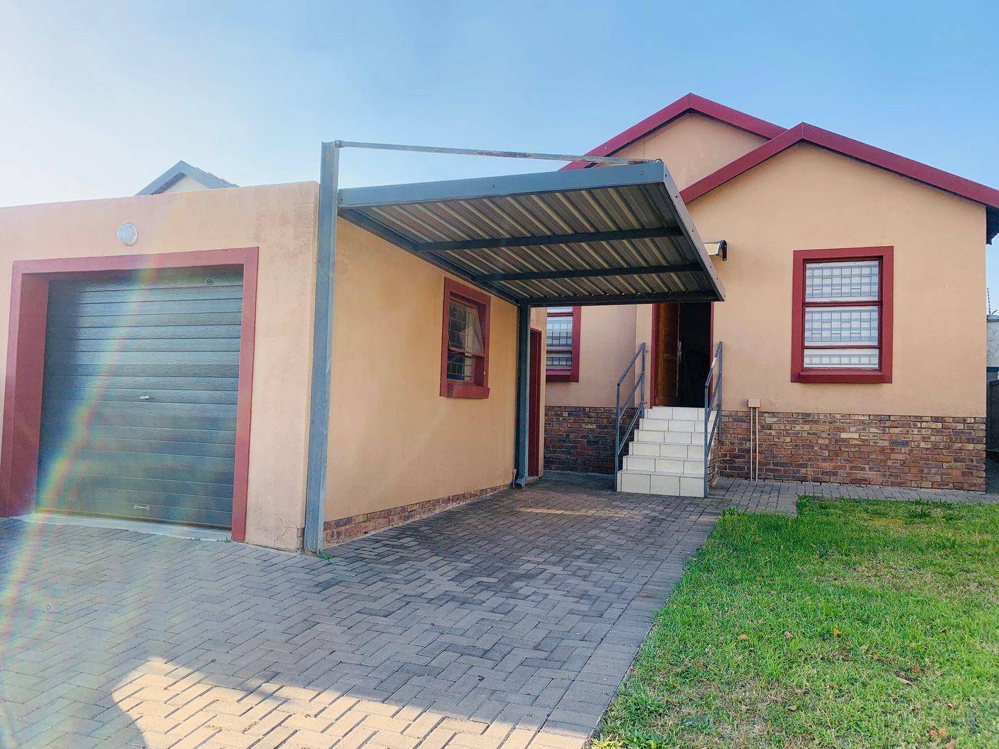 3 Bedroom House for sale in Kosmosdal - P24-116027827