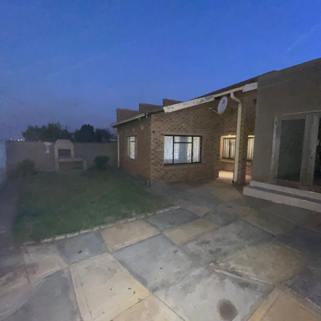 Mofolo Central Property : Property and houses for sale in Mofolo ...