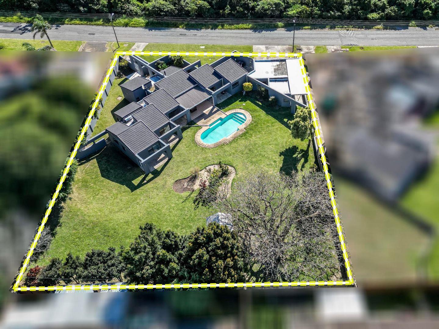 4 Bedroom House for sale in Beacon Bay - P24-116035132