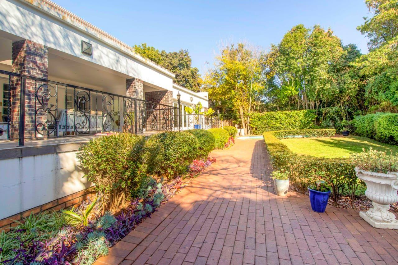 7 Bedroom House for sale in Emmarentia - P24-116037099