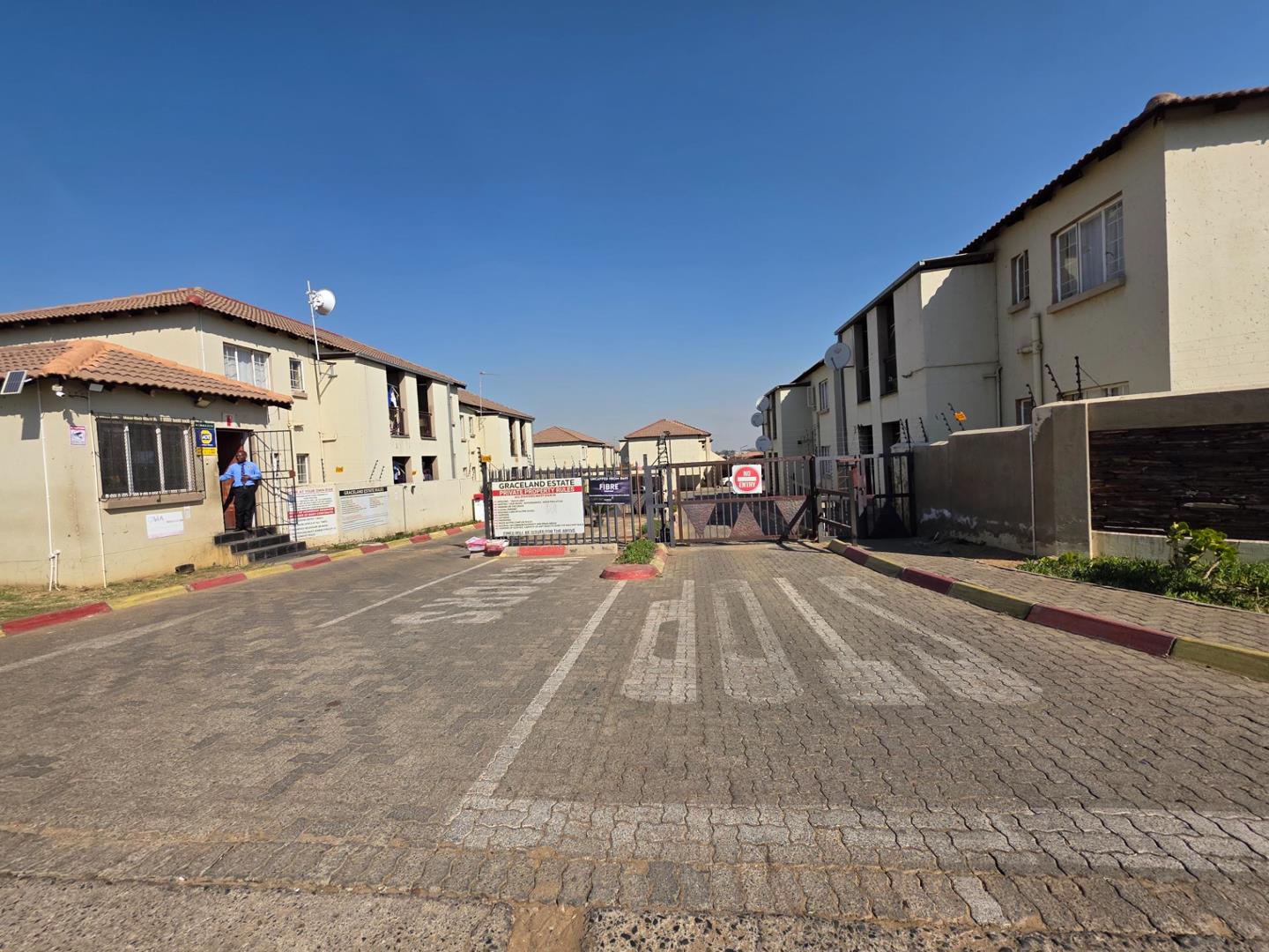 3 Bedroom Apartment / flat for sale in Elspark - P24-116039146