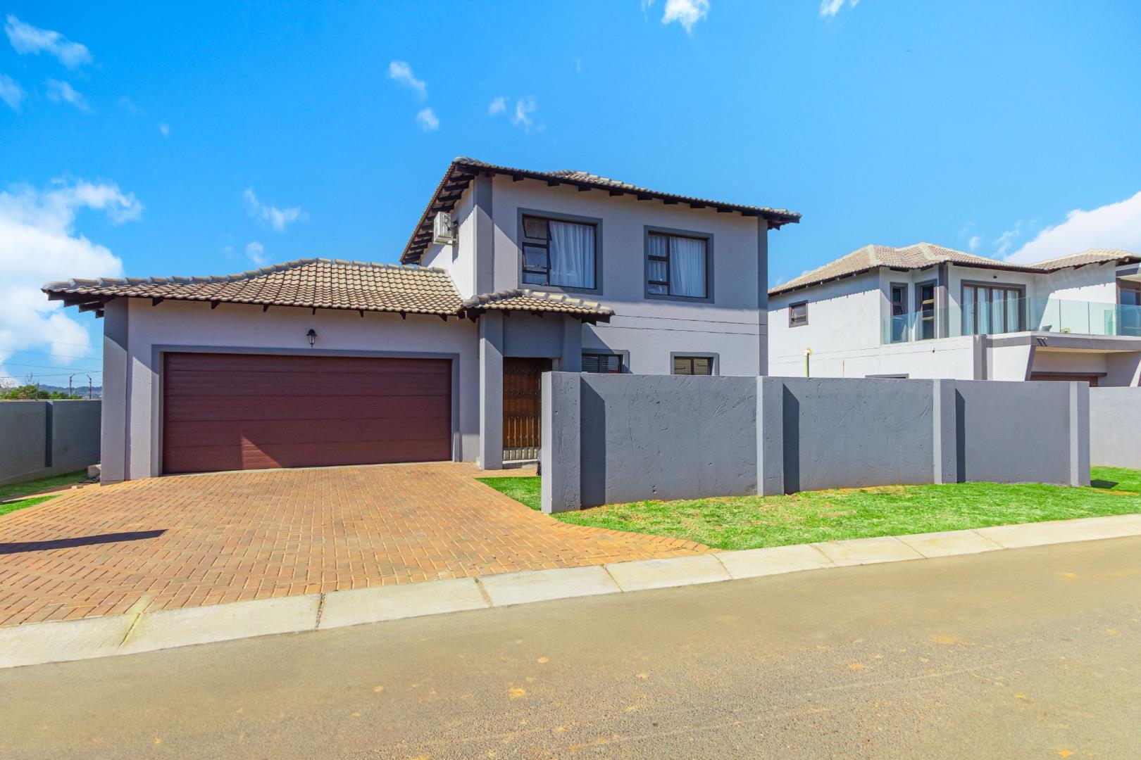 3 Bedroom House for sale in Halfway House - P24-116051199