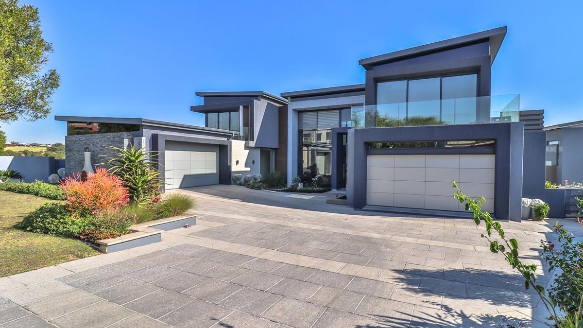 4 Bedroom House for sale in Copperleaf Estate - P24-116054594