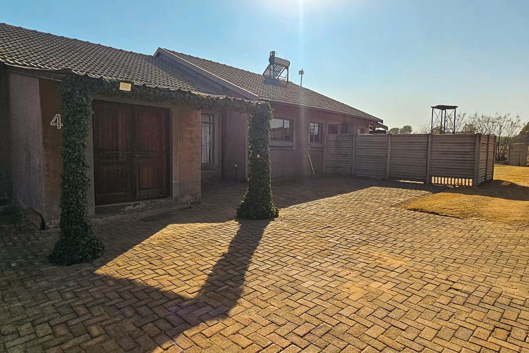 7 Bedroom House for sale in Bapsfontein - P24-116057798