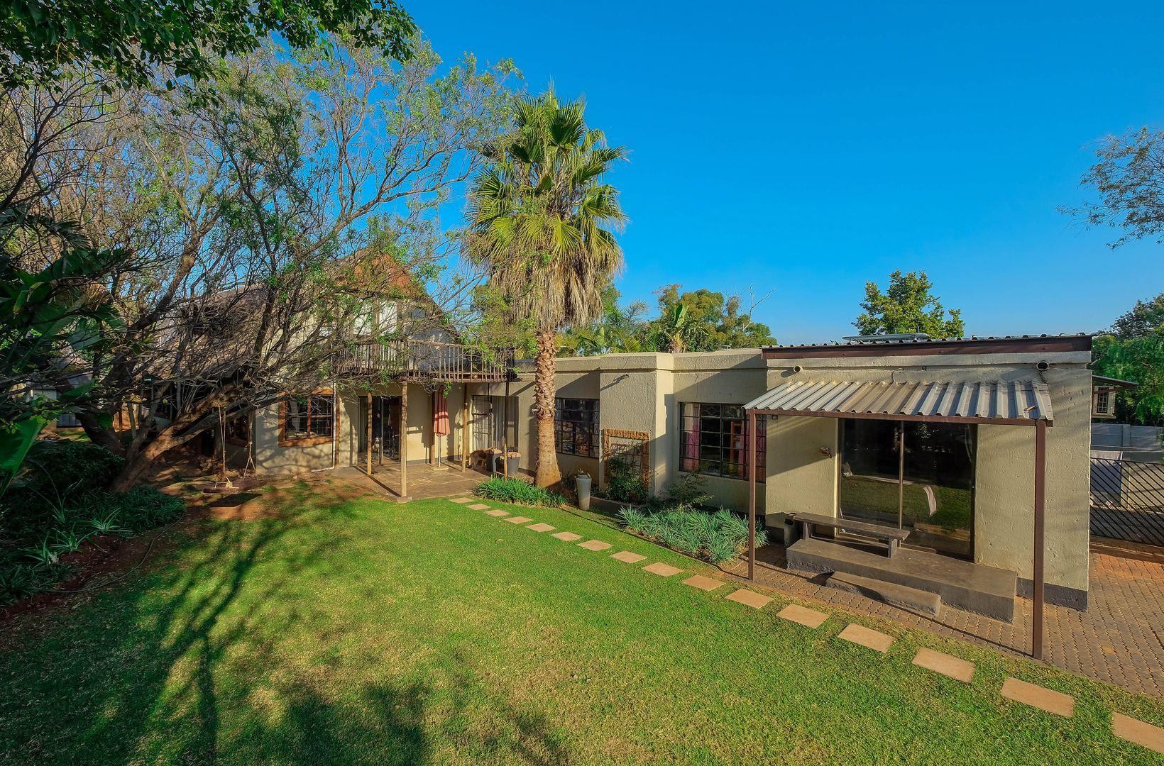 3 Bedroom House for sale in Roodekrans - P24-116059197