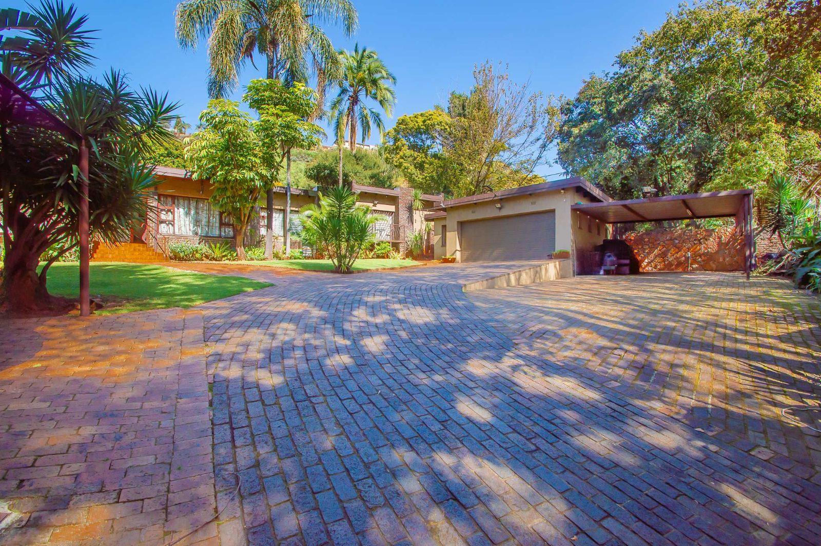 4 Bedroom House for sale in Constantia Kloof - P24-116061362