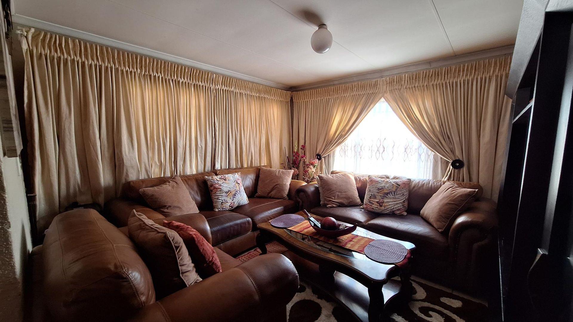 3 Bedroom House for sale in Olievenhoutbosch - 6090 Tlokwa - P24-116014229