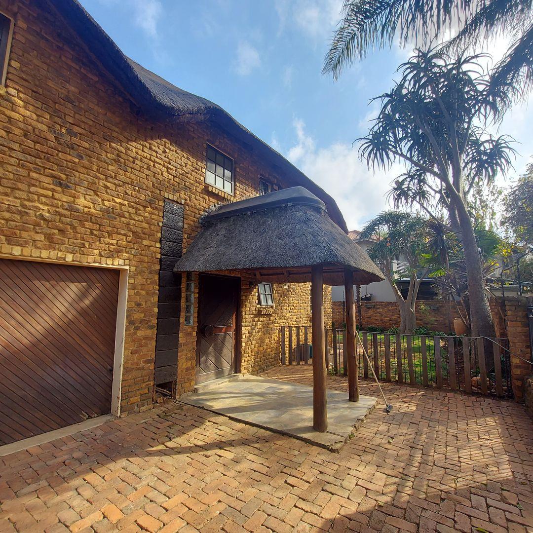3 Bedroom House for sale in Moreleta Park - P24-116801992