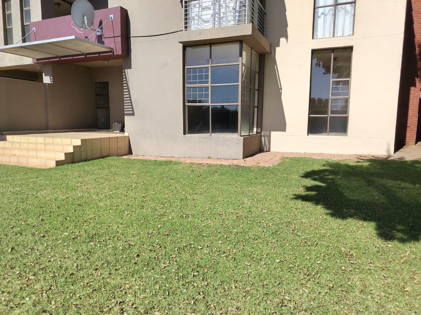 3 Bedroom Townhouse for sale in Bendor - P24-116006780