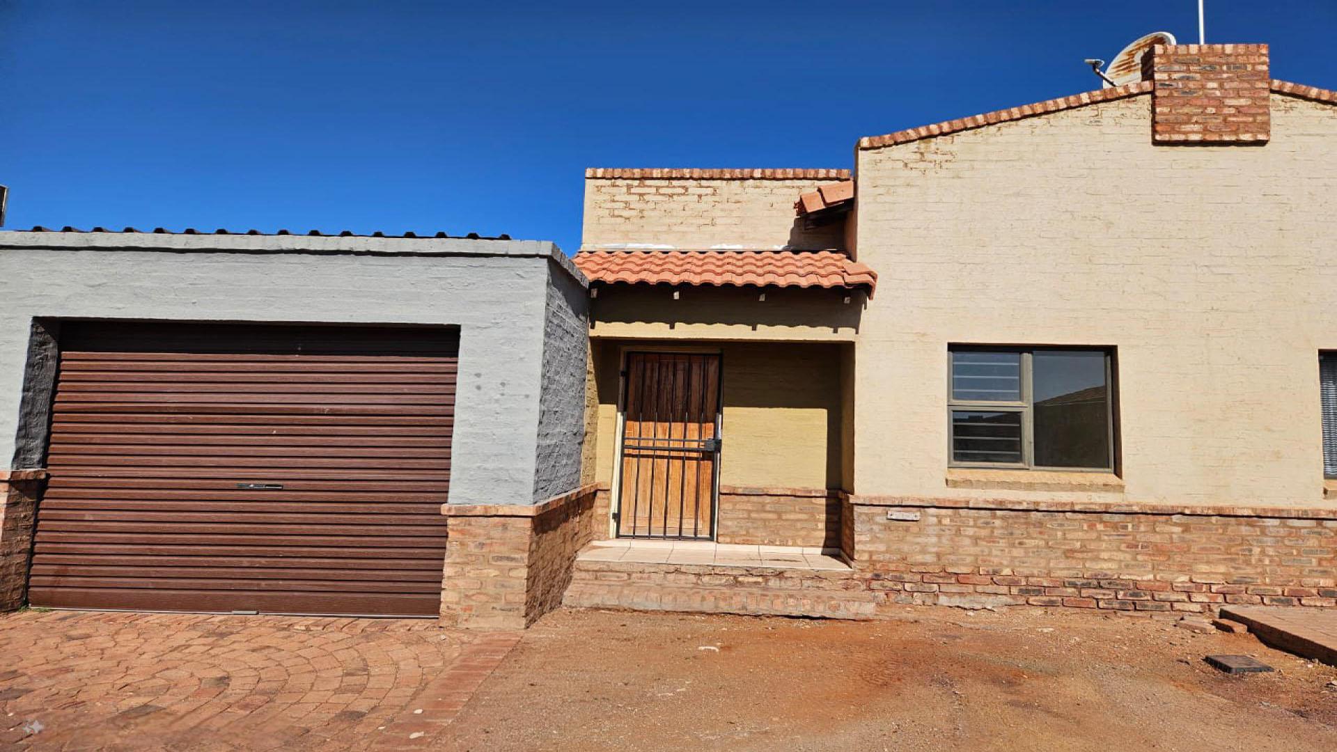 3 Bedroom House for sale in Kathu - P24-116066317
