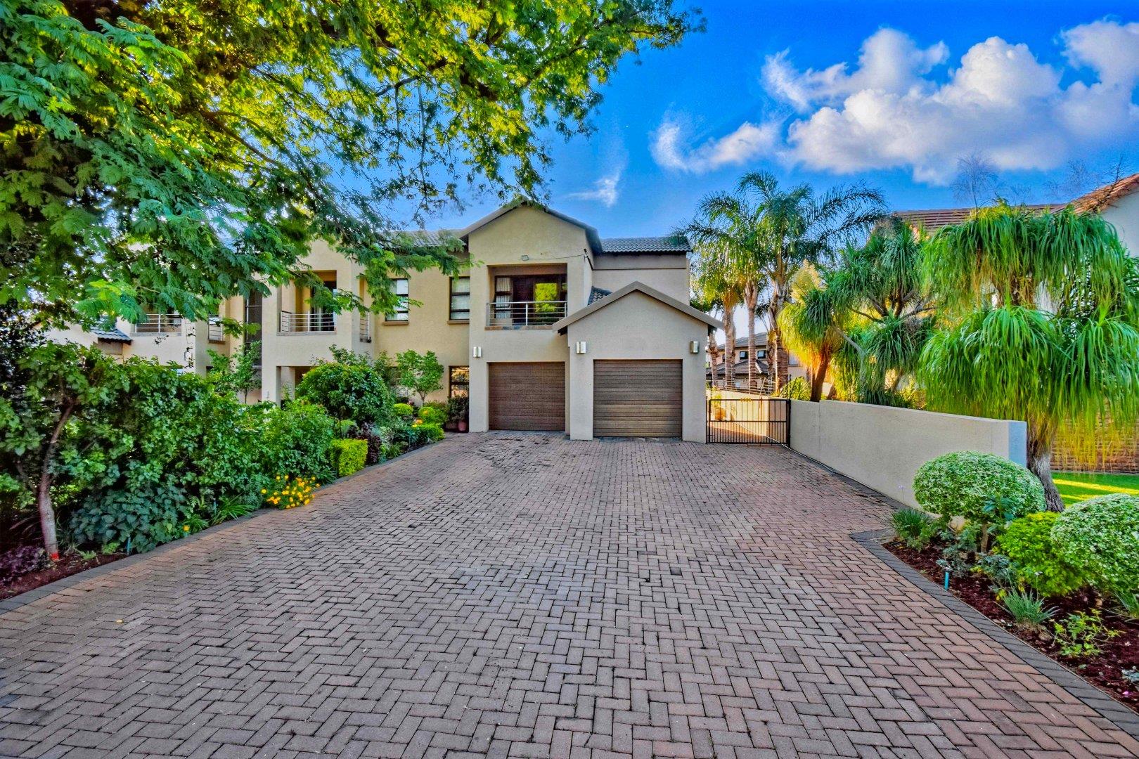 4 Bedroom House for sale in Montana Tuine - P24-116072466