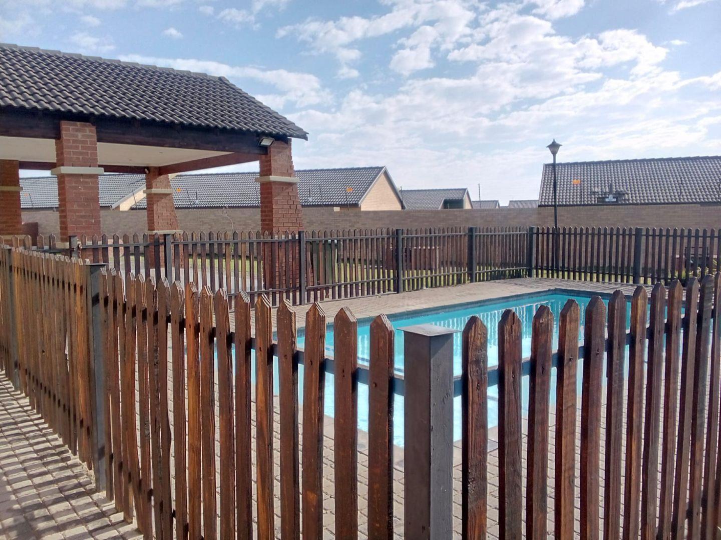 2 Bedroom Apartment / flat to rent in Montana Tuine - 2160 Twee Riviere ...